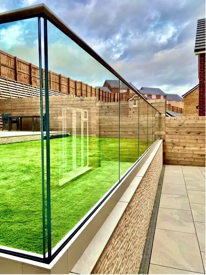 Frameless Glass Balustrade With Top Handrail - DD Glass Balustrades